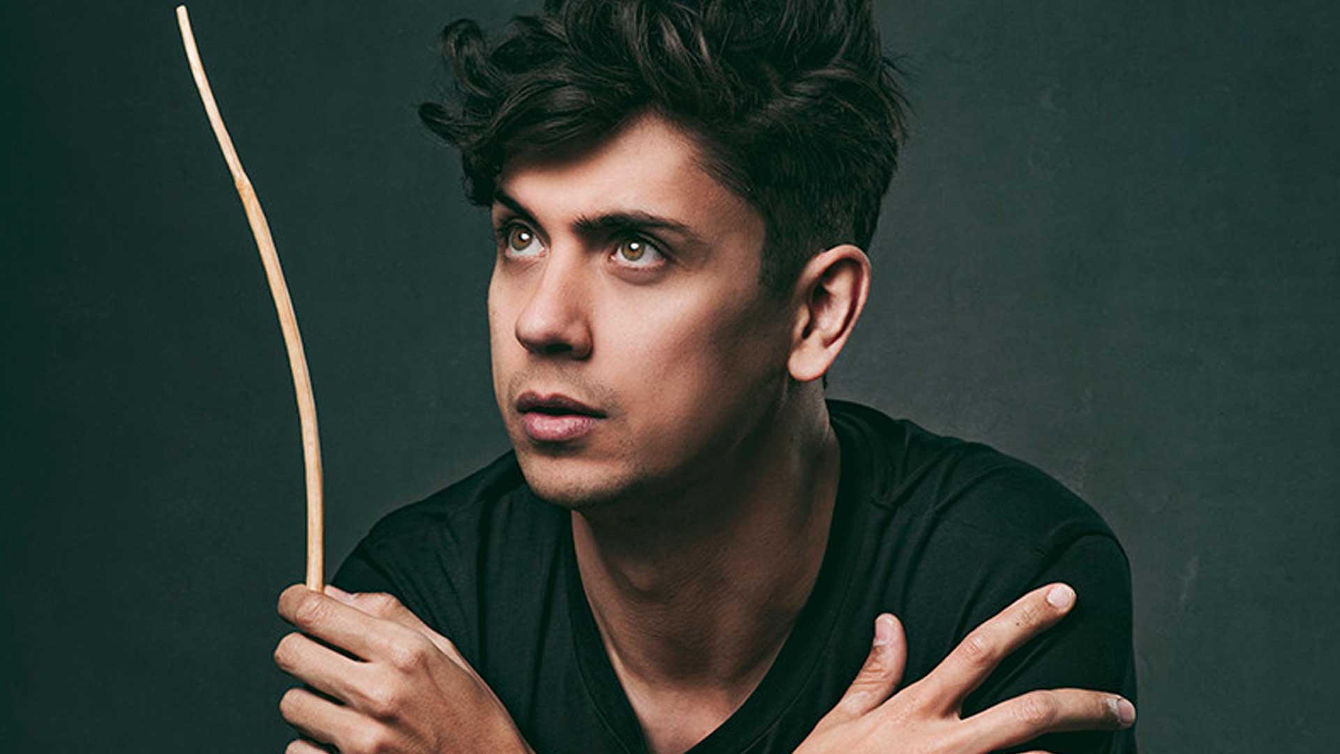 Fringe Review - Ben Hart Has "The Finest Sleight Of Hand You'll Ever ...